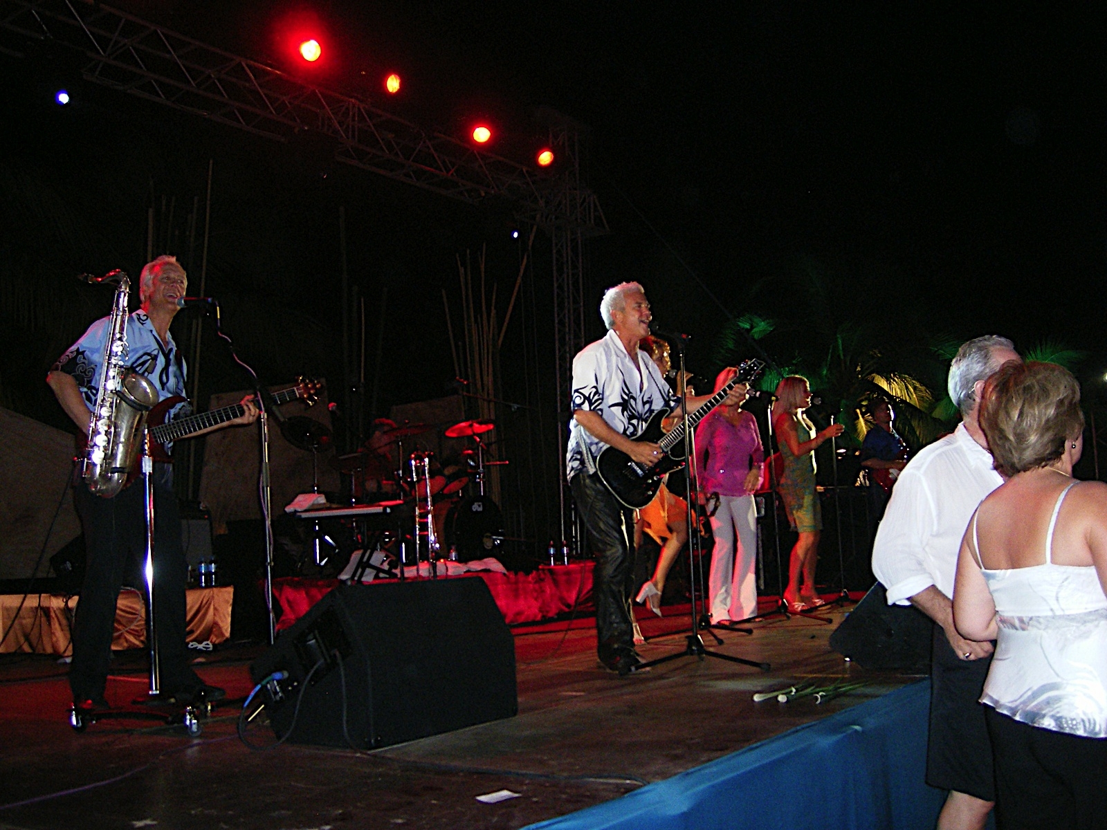 Live In-Concert | The Zippers Band · Official Website.