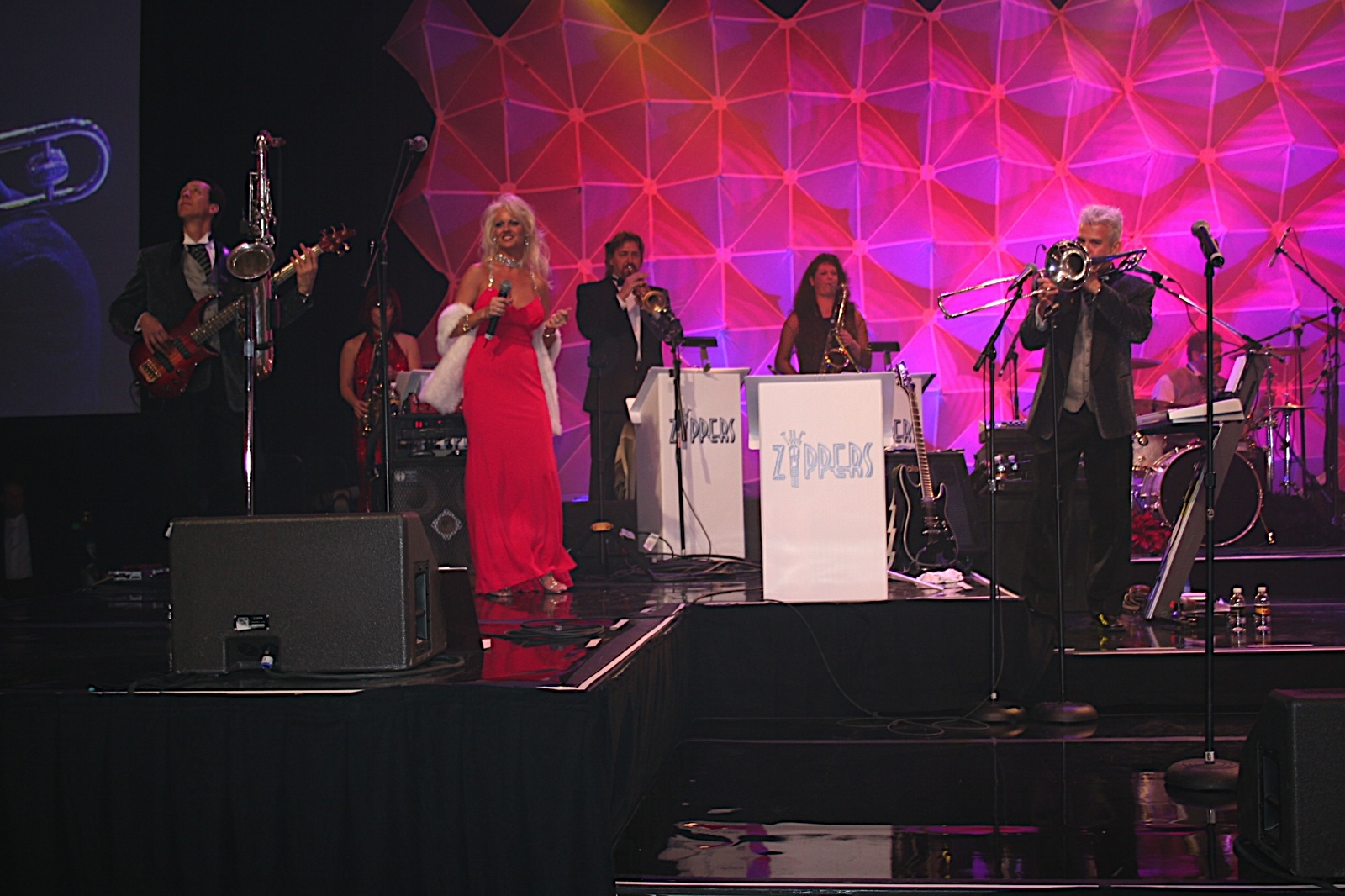 Live In-Concert | The Zippers Band · Official Website.